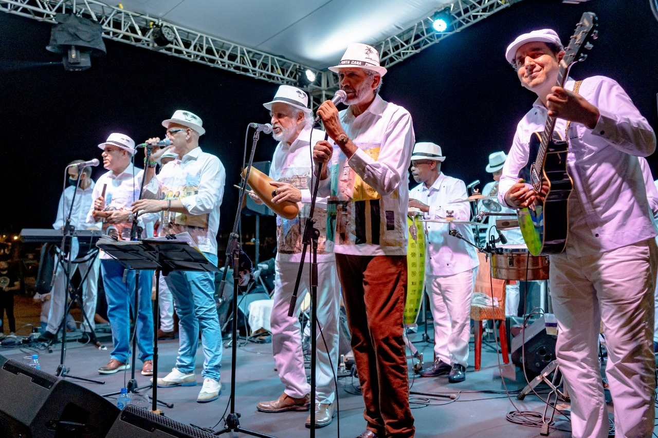 ¡No te pierdas la presentación en vivo de Grupo Bonyé en La Marina el ...